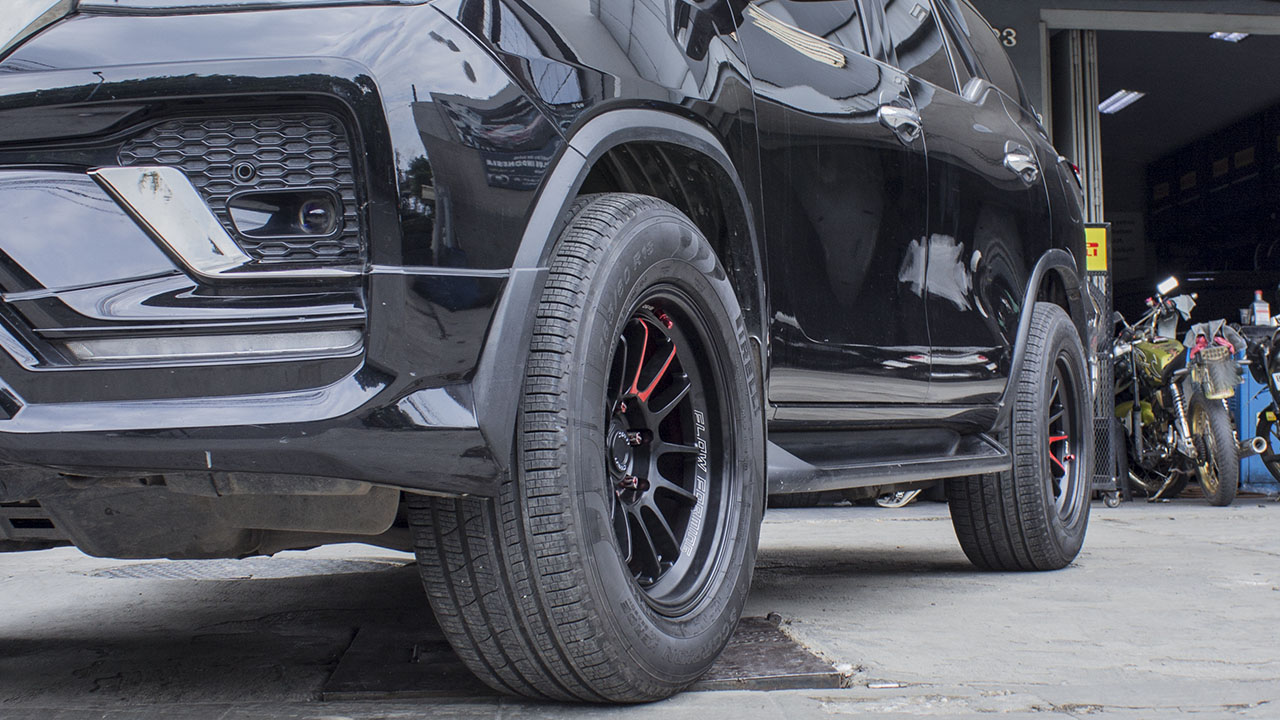 Toyota Fortuner Lenso Venom 5 | Auto Plus Pirelli Indonesia